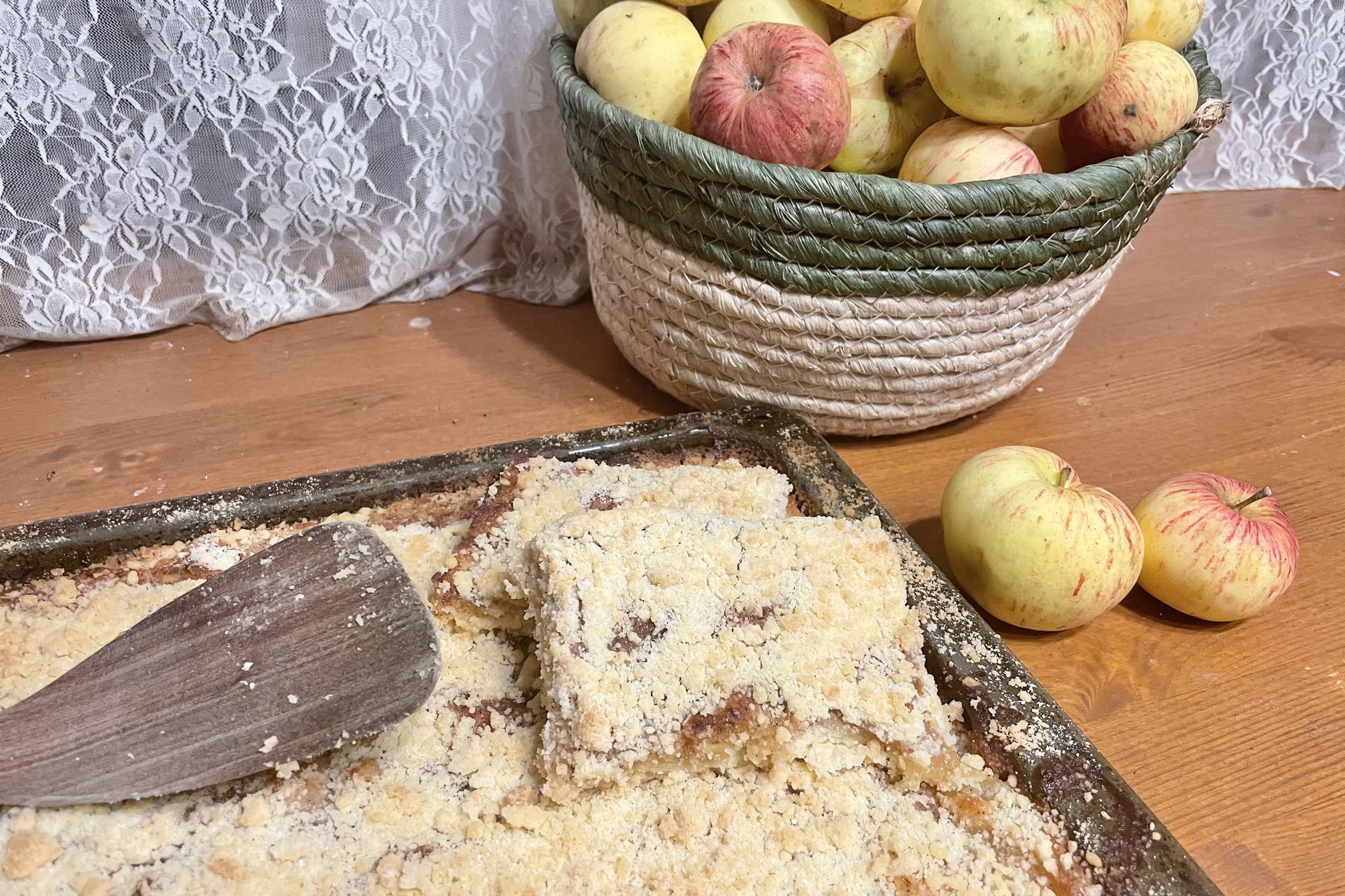 Classic Apple Crumble Pie Recipe (Really Easy) — Hirvoja Farm